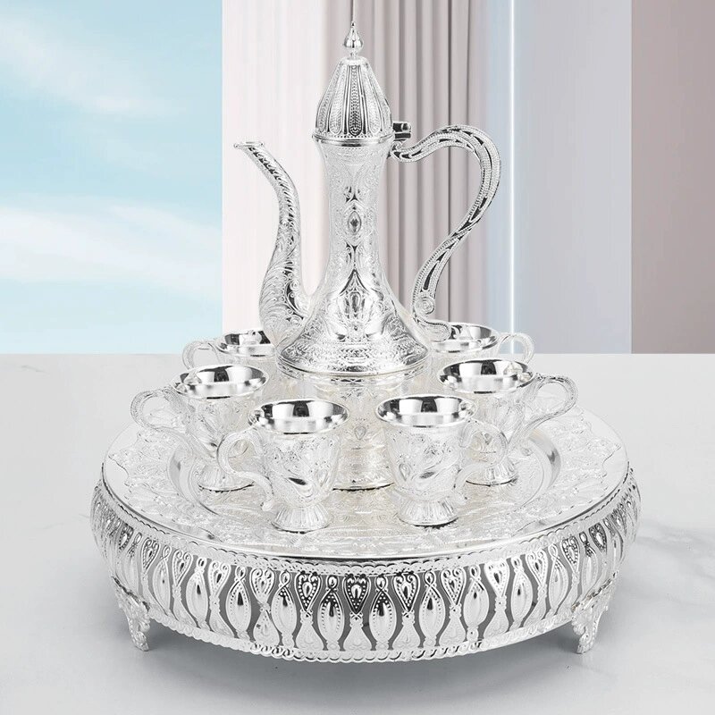 Традиционная русская фляга: комплект с расписными рюмками 'Гжель