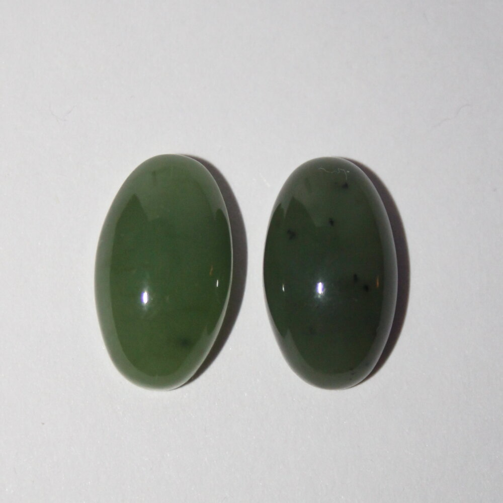 Пара коллекционных кабошонов нефрита, 17х10х6 мм, Хакасия, «True Stones»