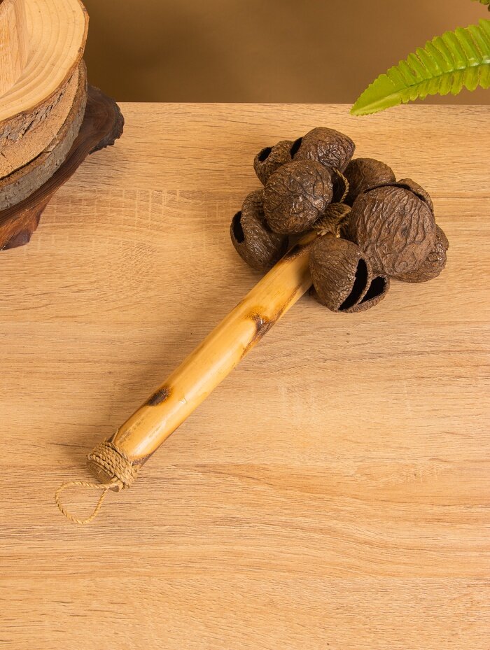 Сувенирный музыкальный инструмент «Маракас с орехами фруктового дерева», 12×12×23 см