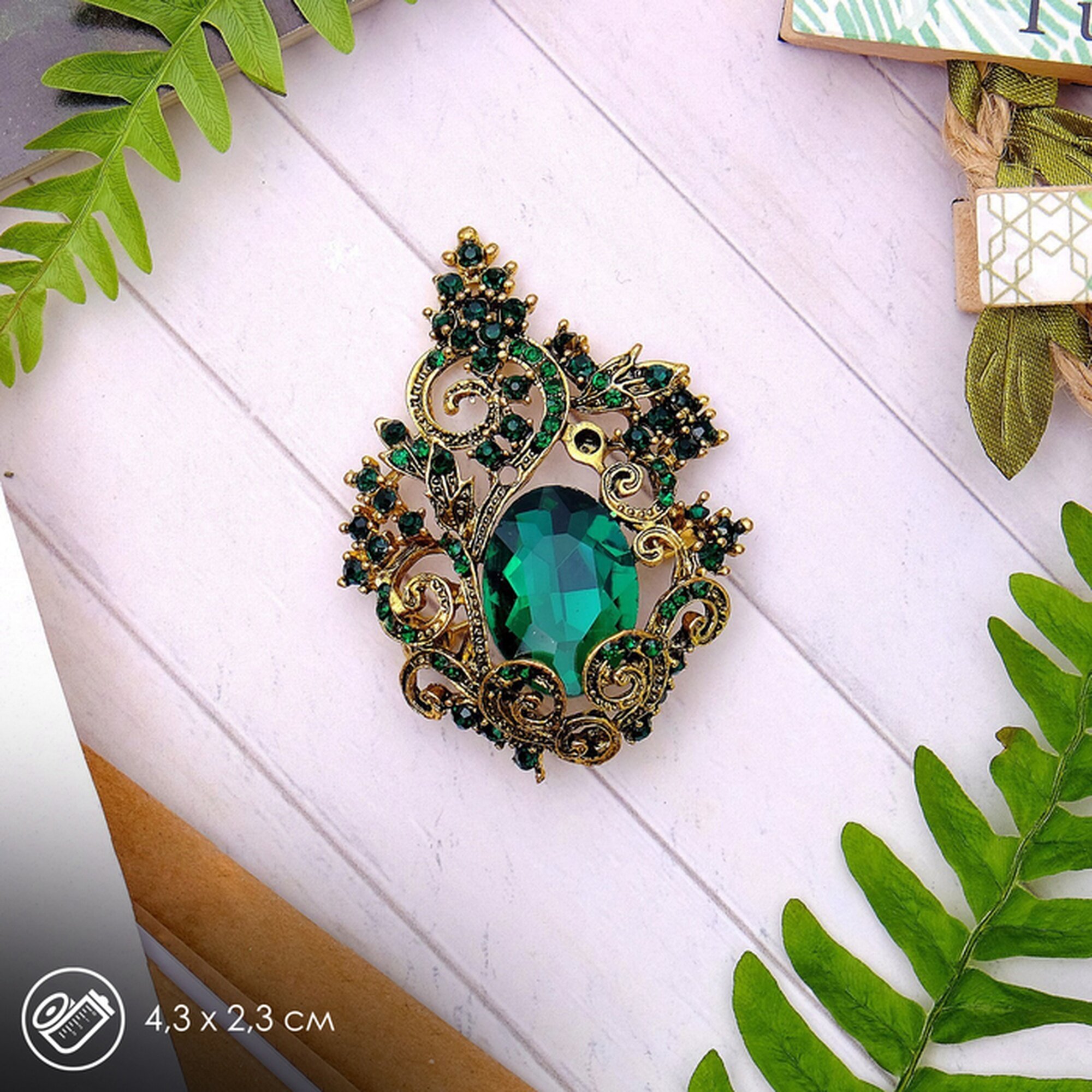 Брошь, стразы