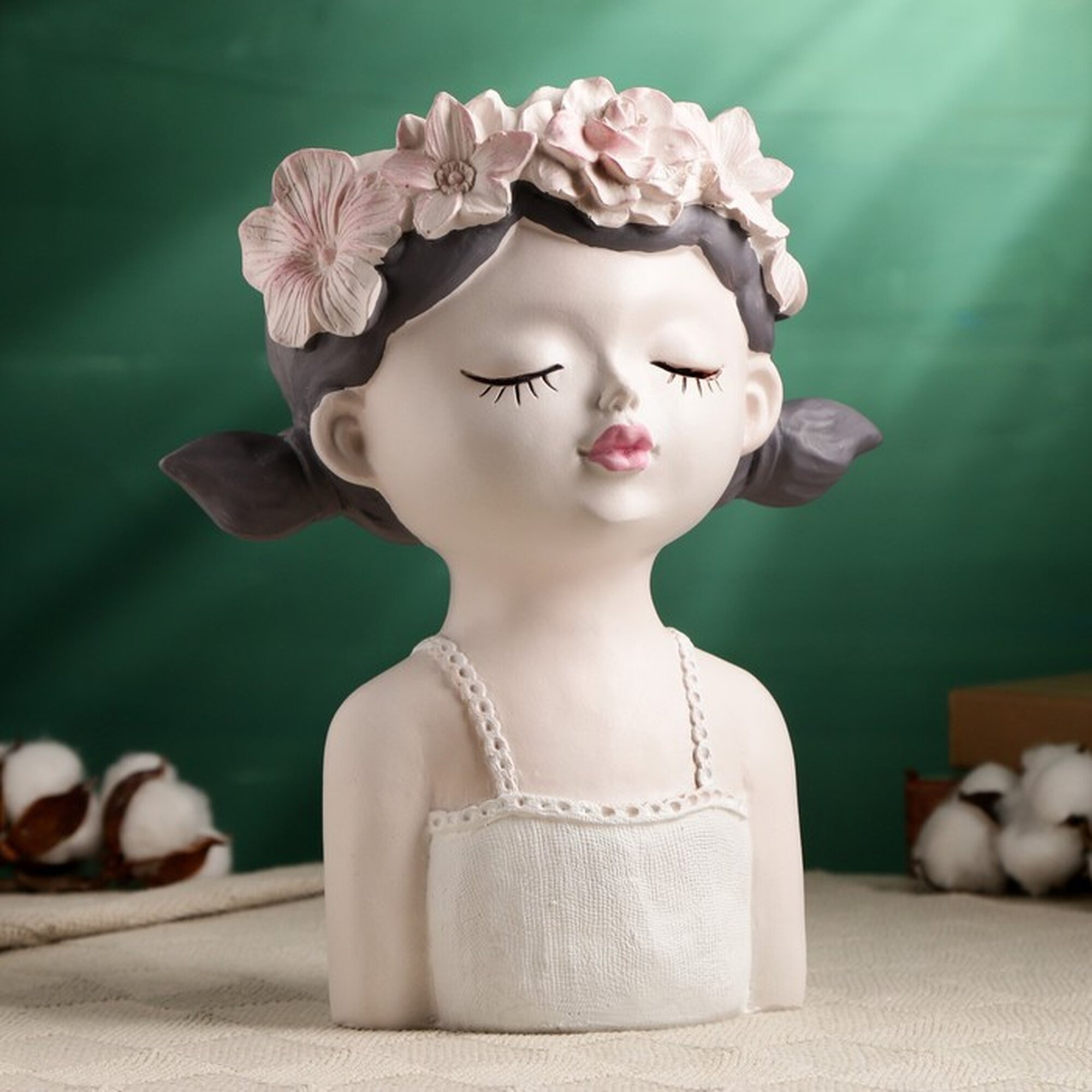 Кашпо Take It Easy «Мила с венком», полистоун, бежевое, 27 см