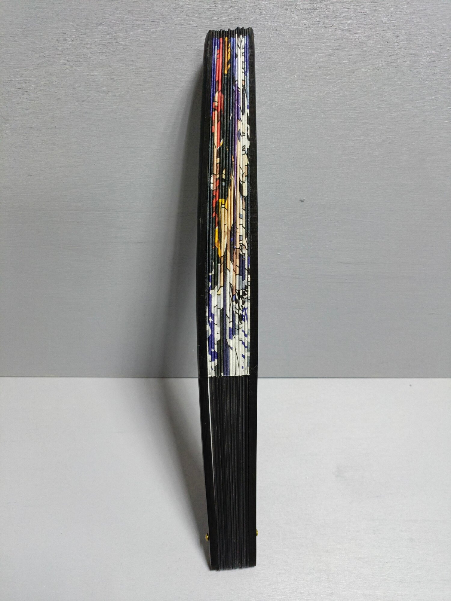 Веер деревянный Синяя тюрьма