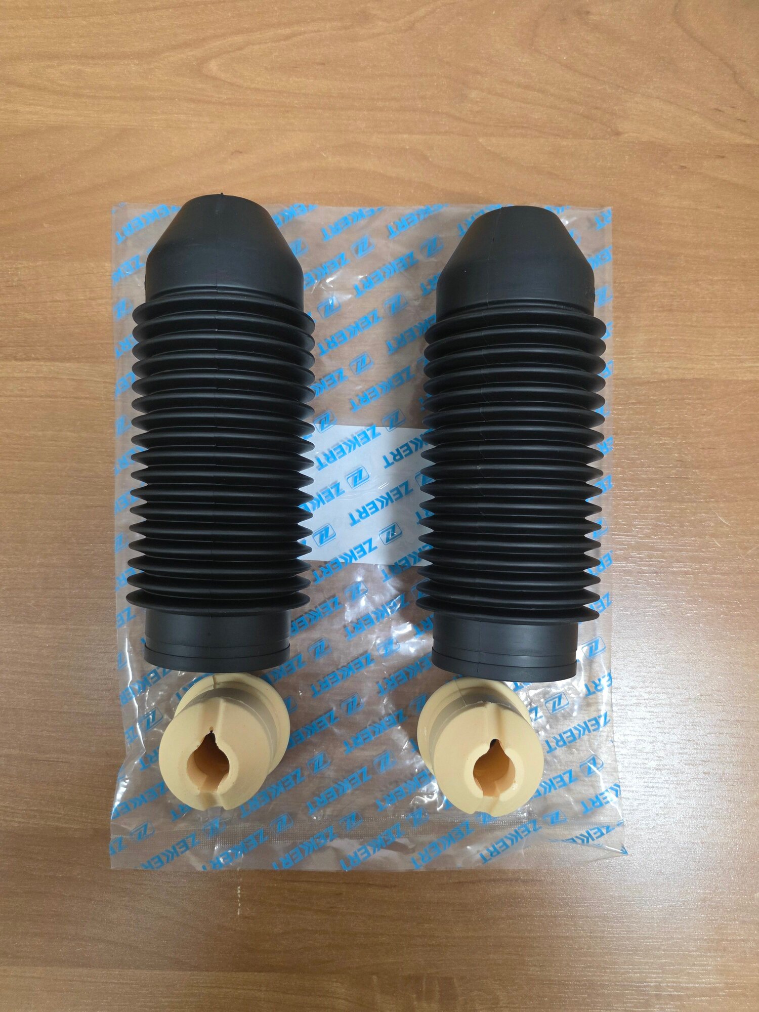 Комплект пыльников и отбойников передних амортизаторов Шкода Рапид