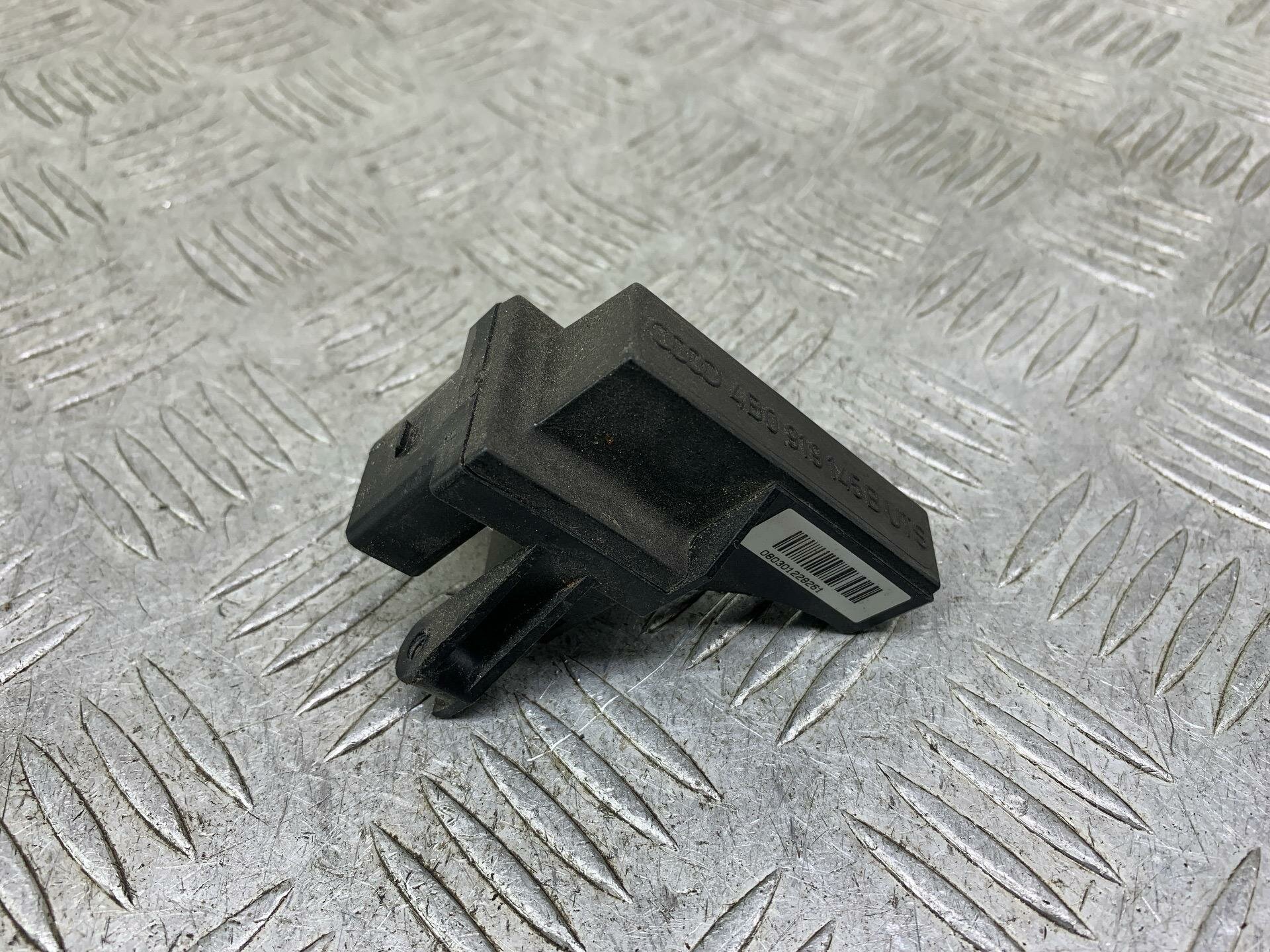 Усилитель антенны Audi A4 B6 (2000 - 2006) 4B0919145B