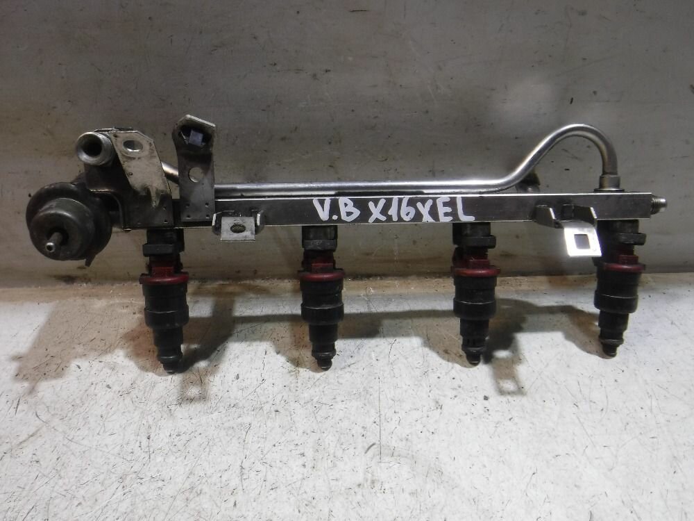 Форсунка топливная Opel Vectra B