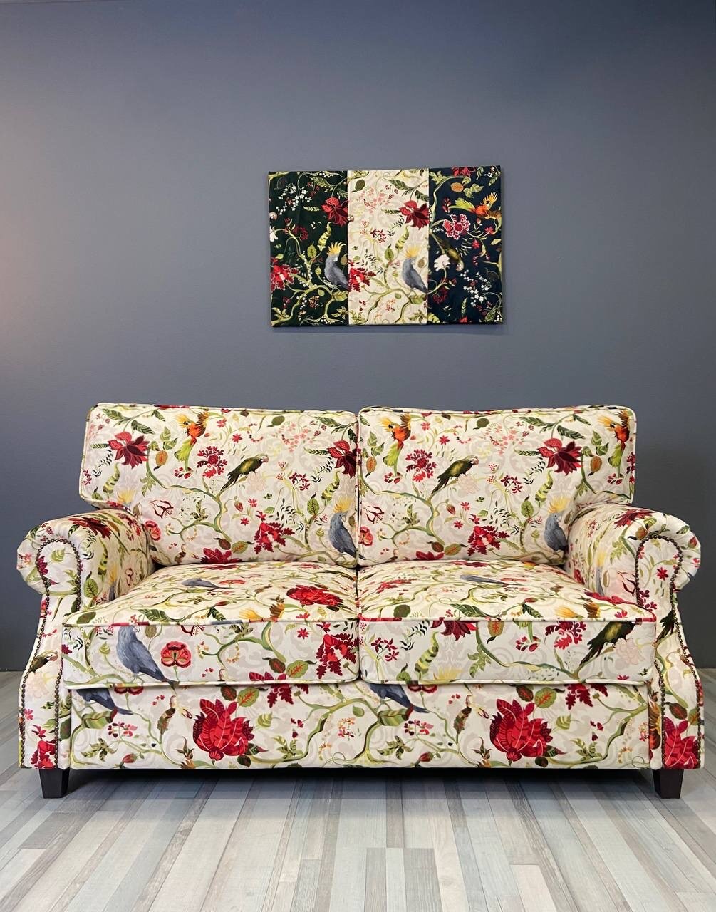 Диван Англия в эксклюзивной ткани от Eva Maranni , принт на велюре , антивандальная ткань