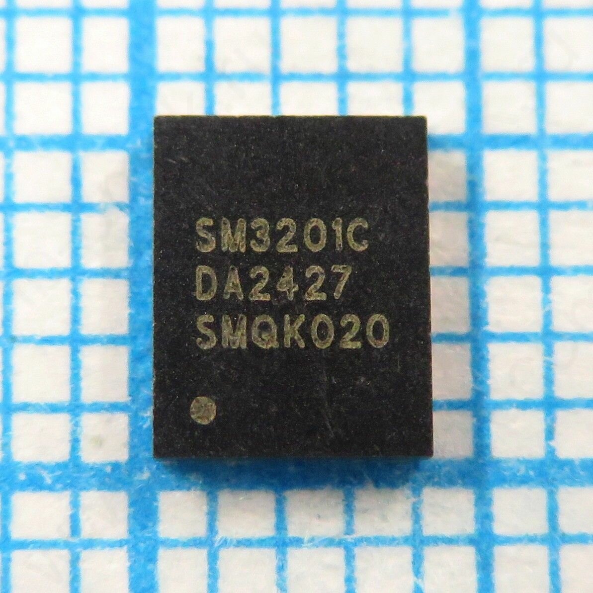 SM3201C QFN36 - высокоэффективный цифровой сигнальный процессор (DSP), предназначенный для обработки аудиосигналов.