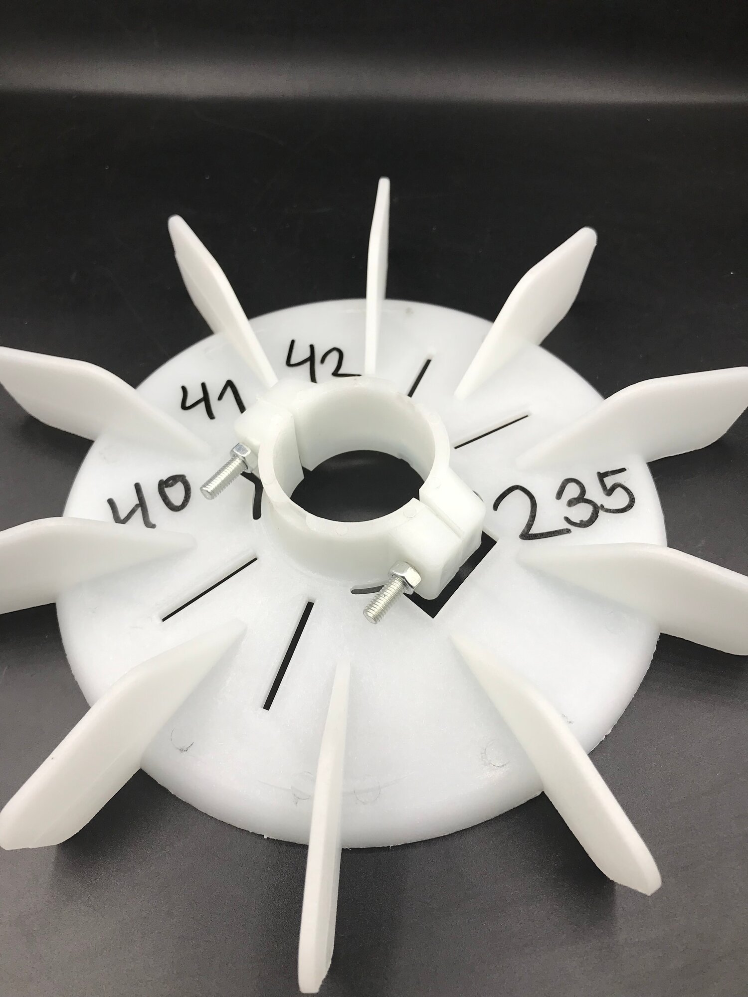 Крыльчатка охлаждения 40/41/42 мм вал, 235 мм внешний диаметр, фиксация на вал - хомут