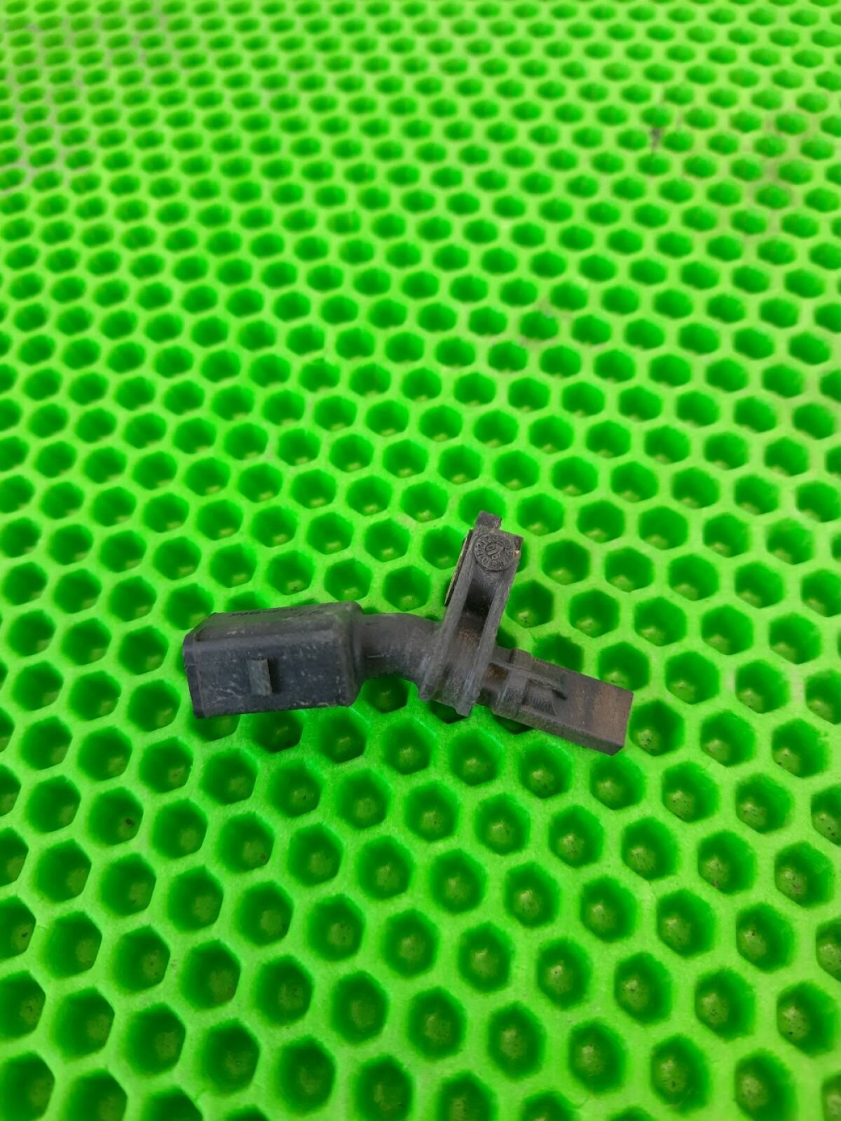 Датчик ABS Skoda Rapid 2 6Q0927804B