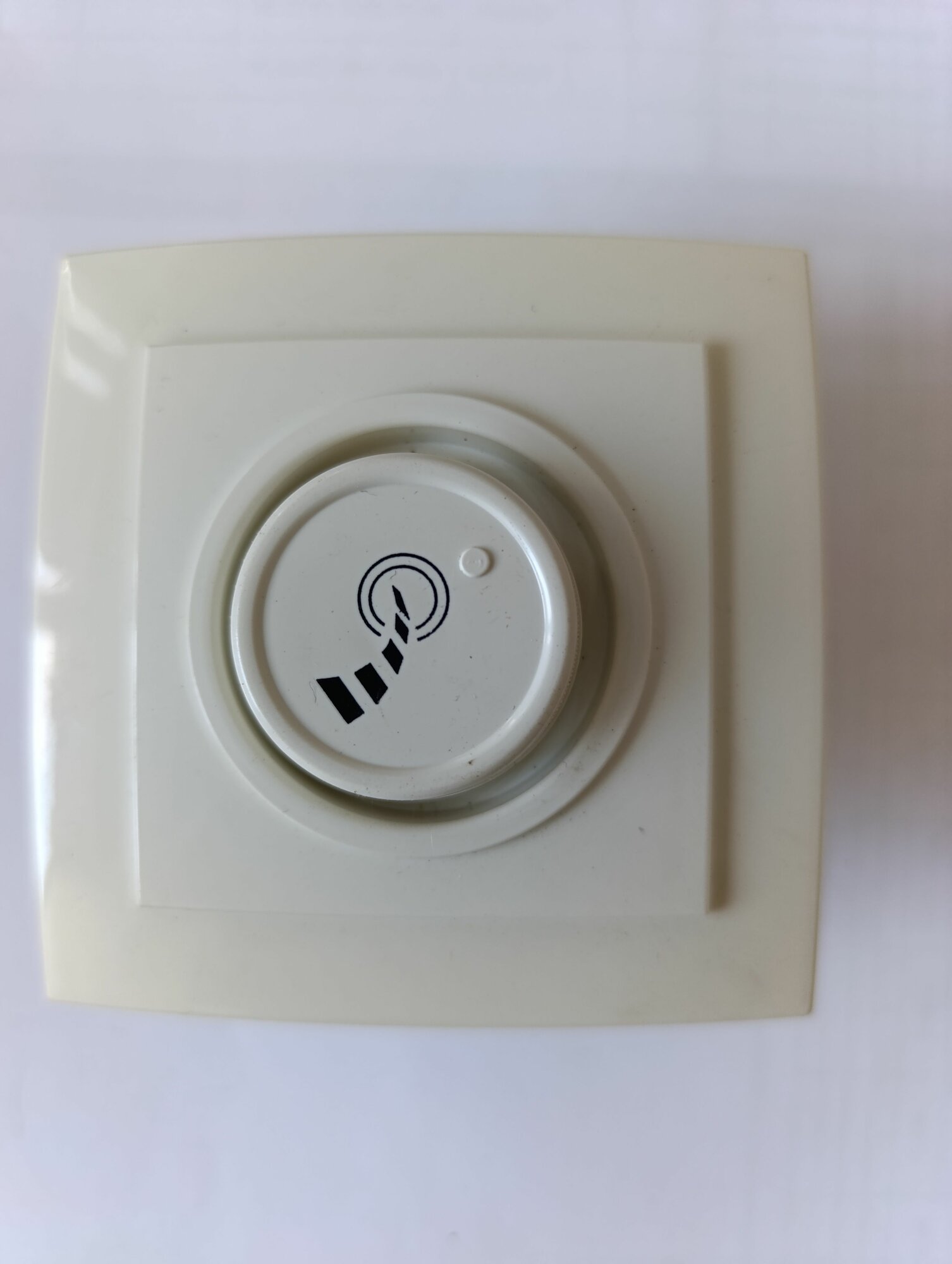 Диммер NILSON светорегулятор 600W поворотный (кремовый)