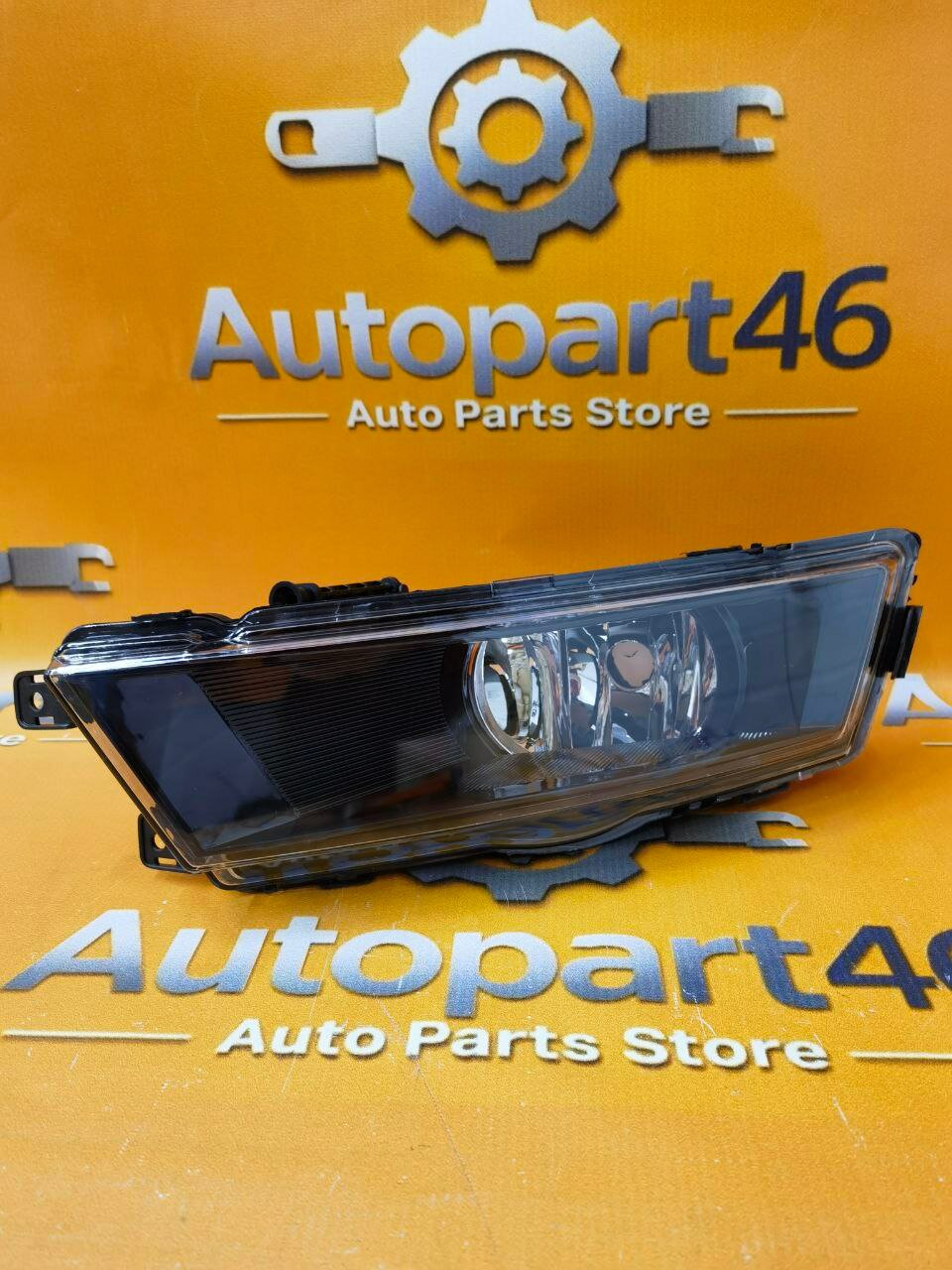 Левая противотуманная фара(черная) Шкода Рапид SKODA RAPID 2012-17 год.