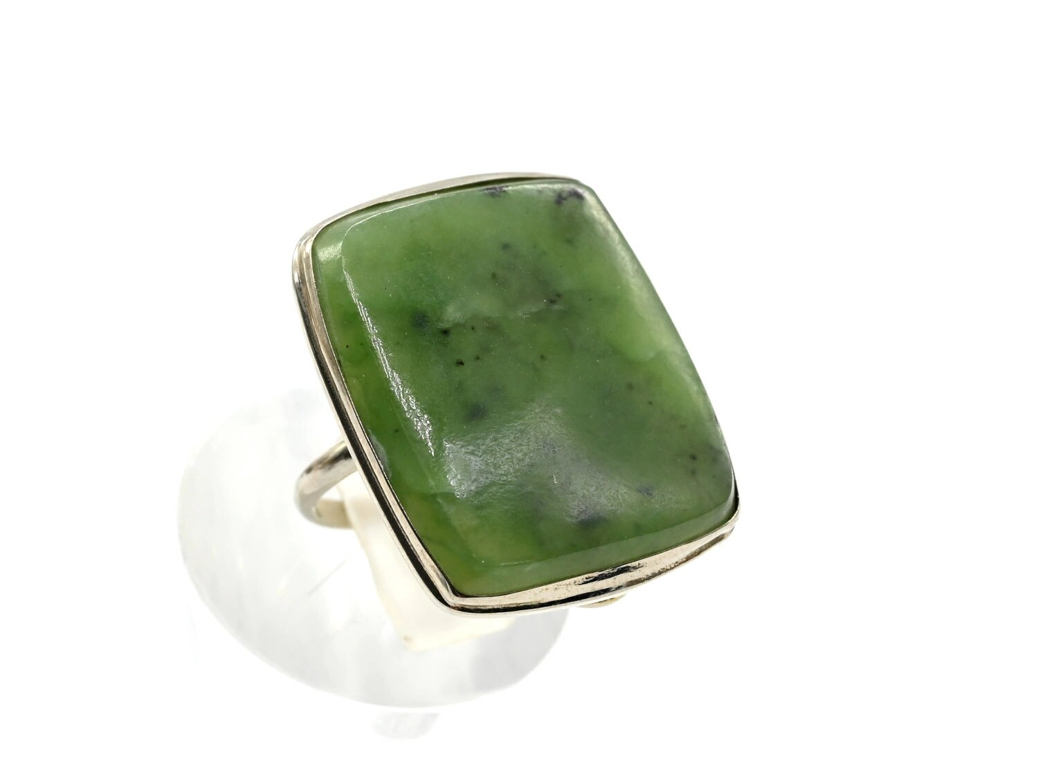 Кольцо, нефрит