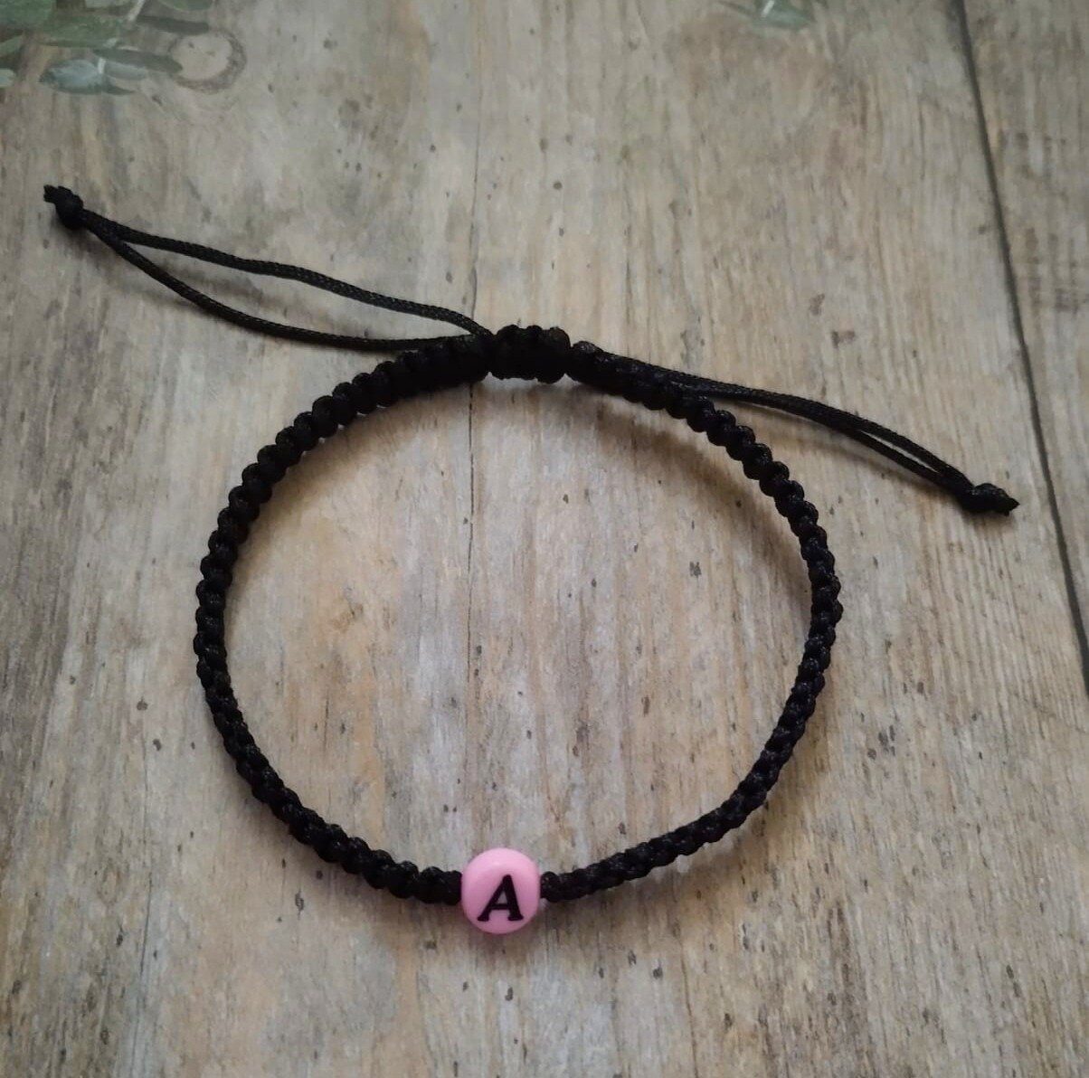 Плетеный браслет, пластик