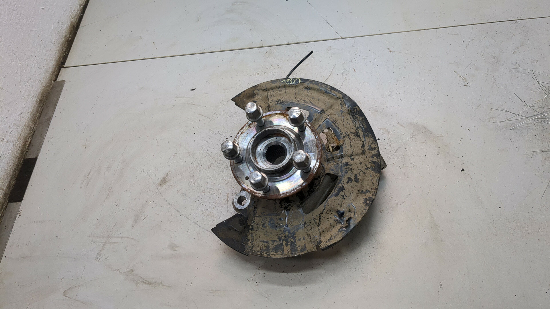 Ступица (кулак, цапфа) левая передняя Chevrolet Trailblazer 2019- Б/У