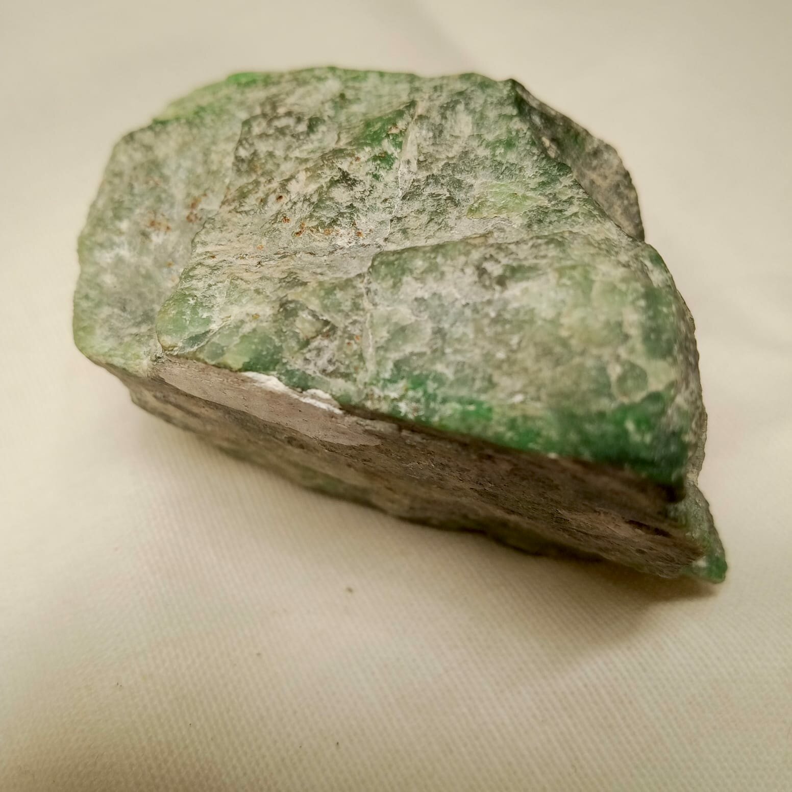 Натуральный заполярный жадеит
