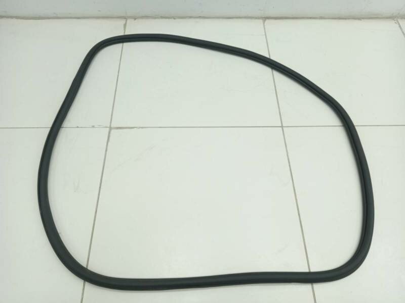 Уплотнитель проема двери передней правой Skoda Rapid 2012-2020 кат.номер: 5JA867366E5AP