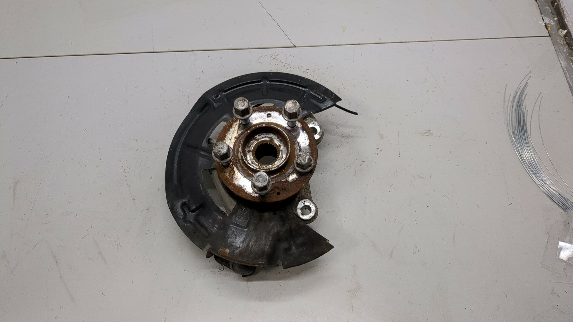 Ступица (кулак, цапфа) правая передняя Chevrolet Trailblazer 2019- Б/У