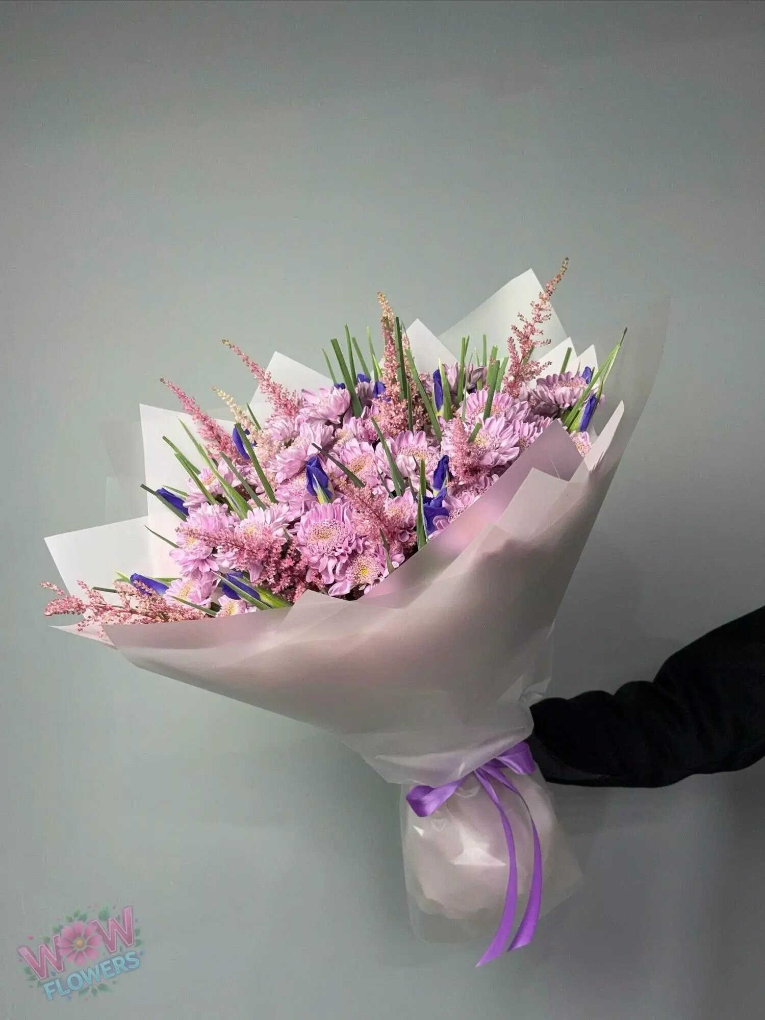 Букет "Акварельная соната", ирис, хризантема, грин белл, оформление