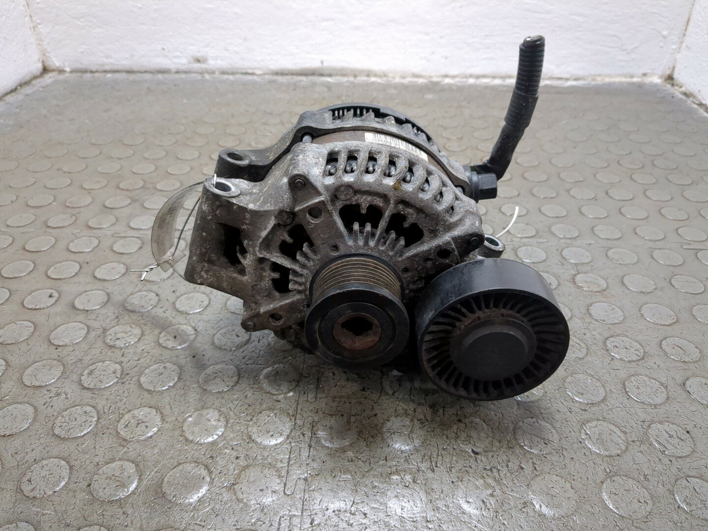 Генератор BMW 3 E90, E91, E92, E93 Б/У