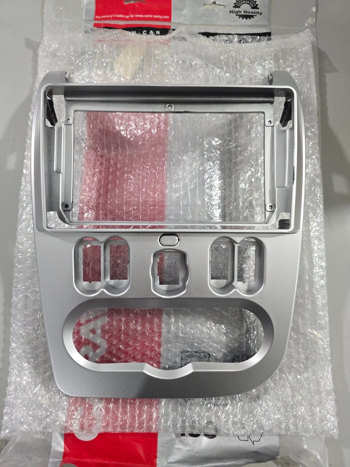 Переходная рамка RENAULT Logan; Sandero / DACIA Logan, Sandero , Duster / NISSAN NP200 для автомагнитол 9" дюймов (230:220x130 мм). Товар уцененный