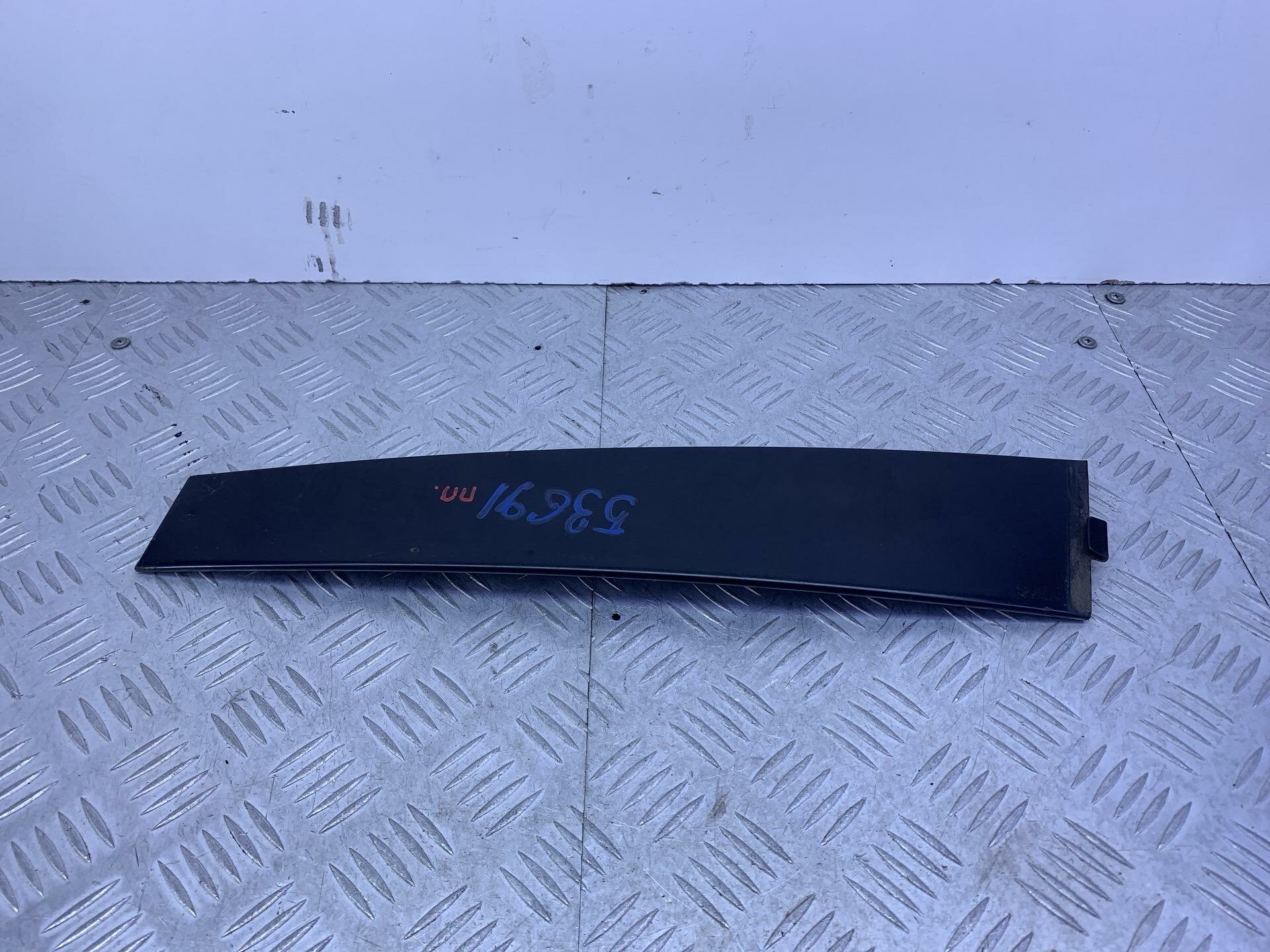 Накладка двери передней правой Volkswagen Passat B6 2006 3C4837902