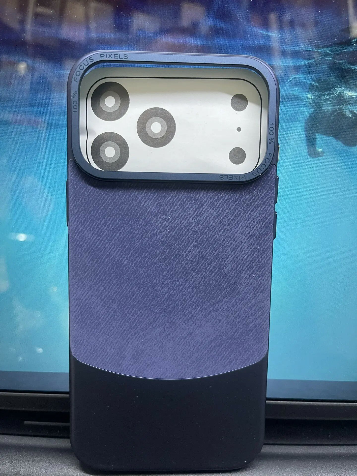 Чехол на iPhone 17 Pro Max пластиковый матерчатый