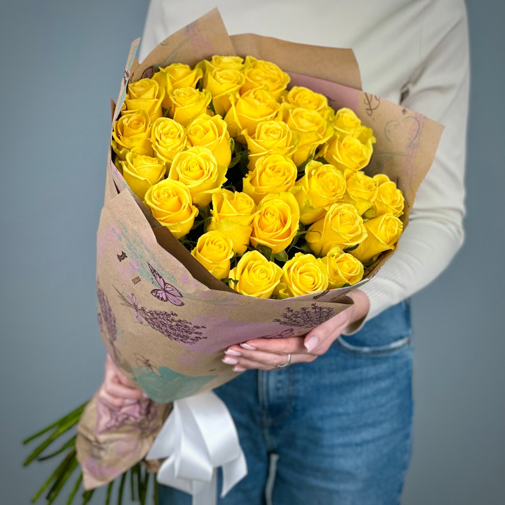 Букет Янтарь в стильной упаковке. «365 Поводов» - живые цветы с доставкой