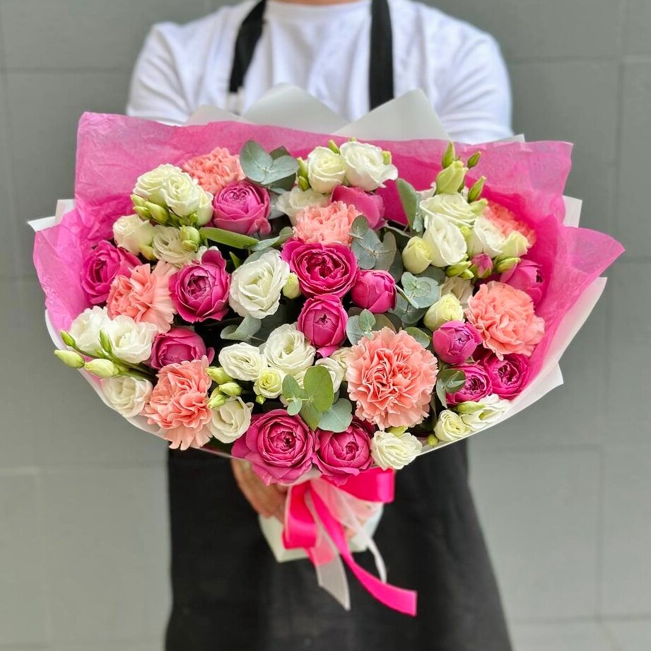 Букет "Сборный микс", пионовидные розы, эустома, гвоздика, эвкалипт