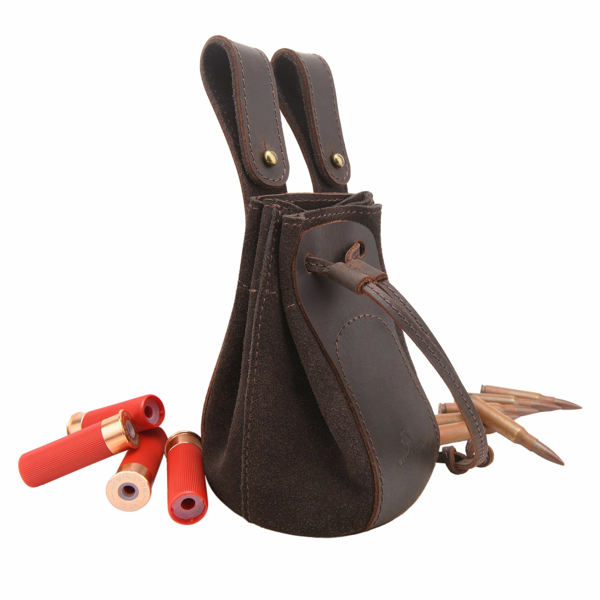 Винтажные кожаные подсумки для патронов и винтовок можно повесить на пояс.