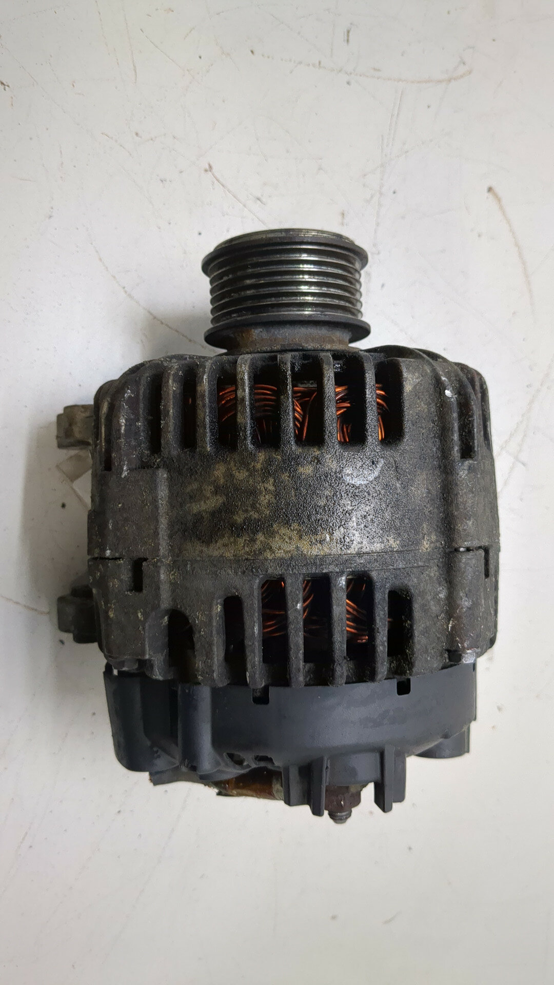 Генератор Volkswagen Golf 5 Б/У