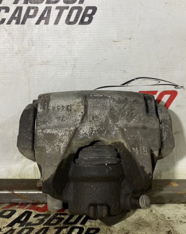 Тормозной суппорт передний правый Renault Duster 410018218R