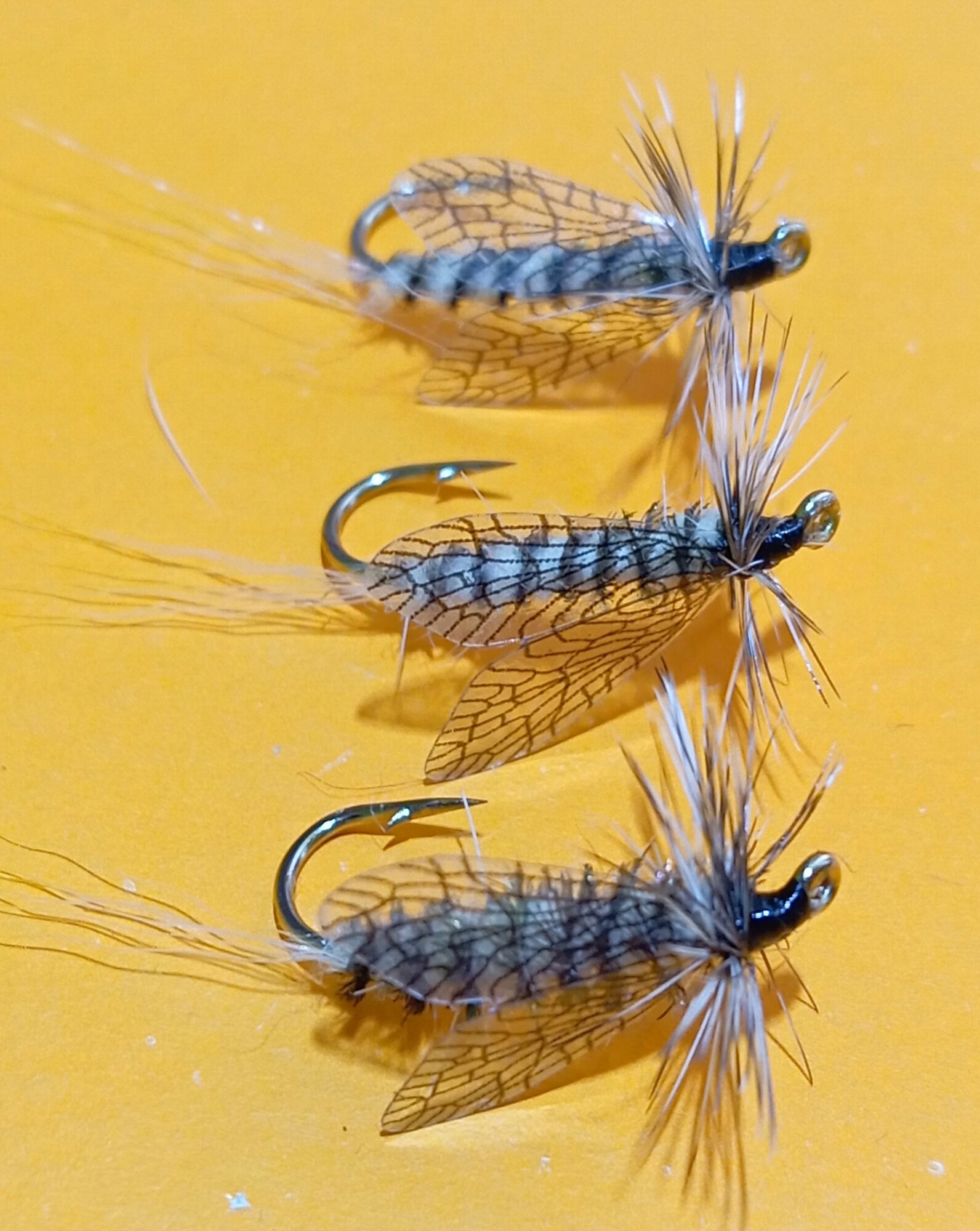 Мушка на хариуса и другую рыбу. На одинарном крючке номер 10. 3 штуки.