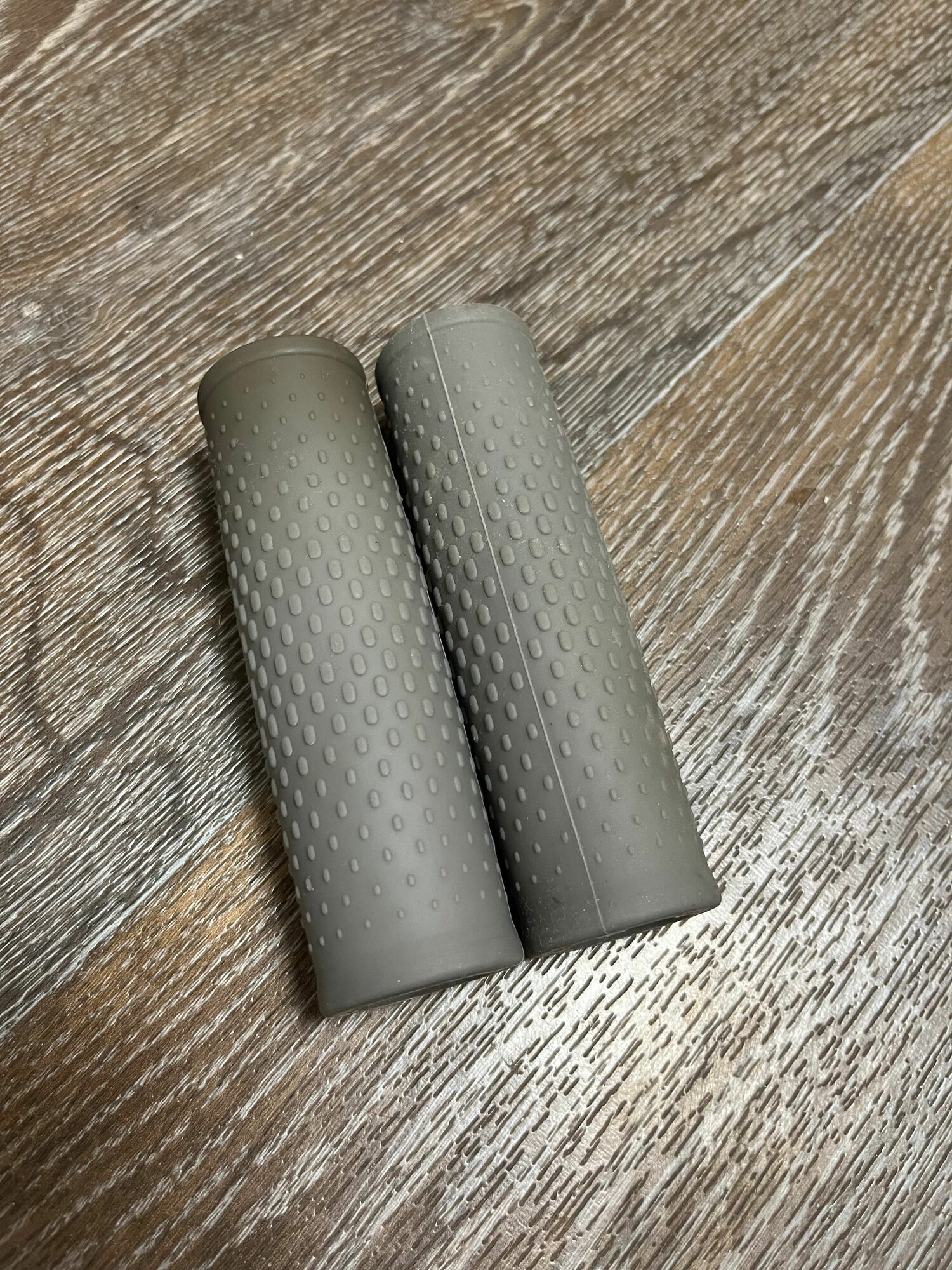 Грипсы 2 штуки на руль резиновые ручки для электросамоката Xiaomi M365