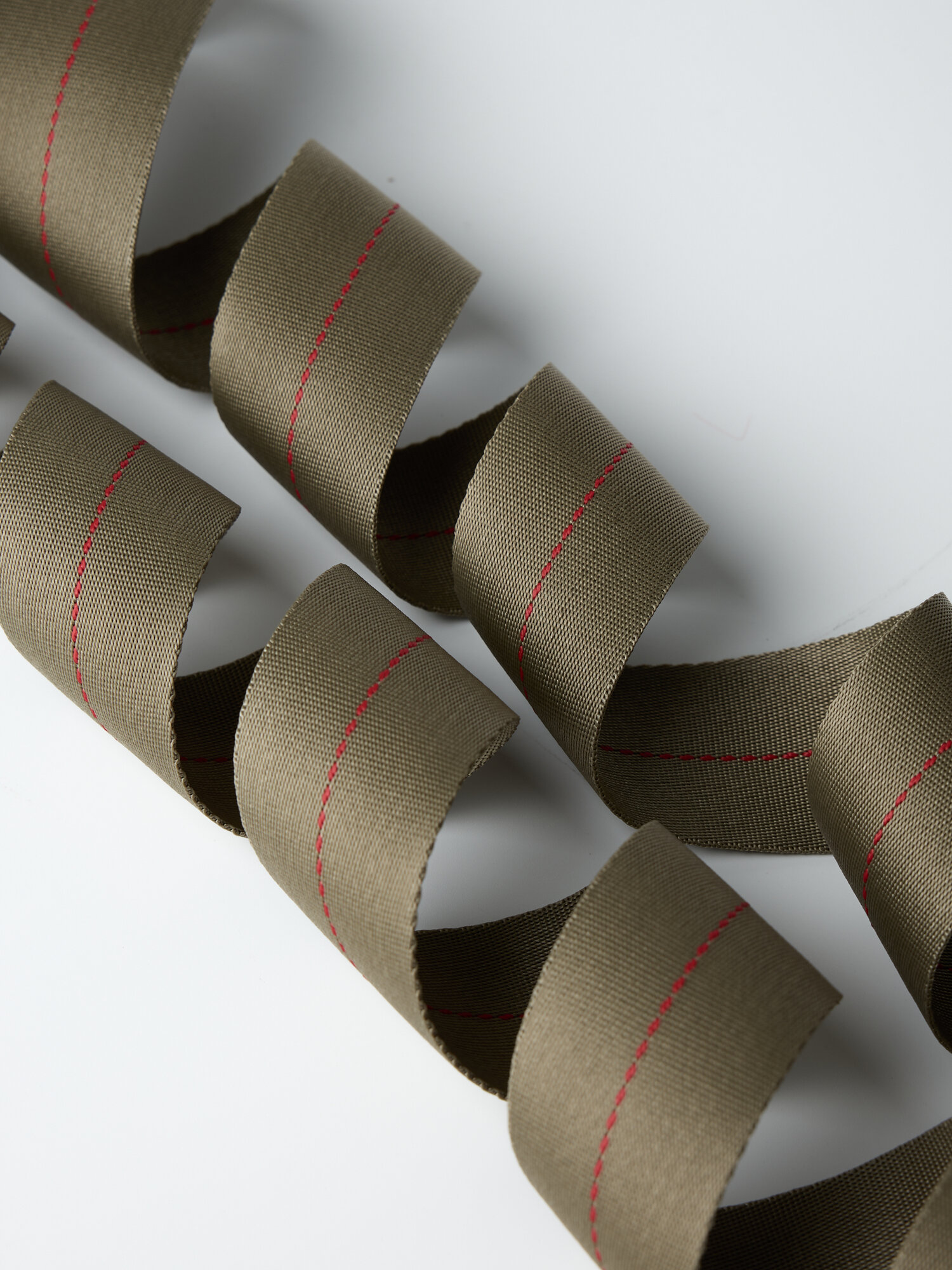 Стропа брезентовая лента ременная плетеная ширина 50 мм, цвет хаки с красной полосой длина 10 м