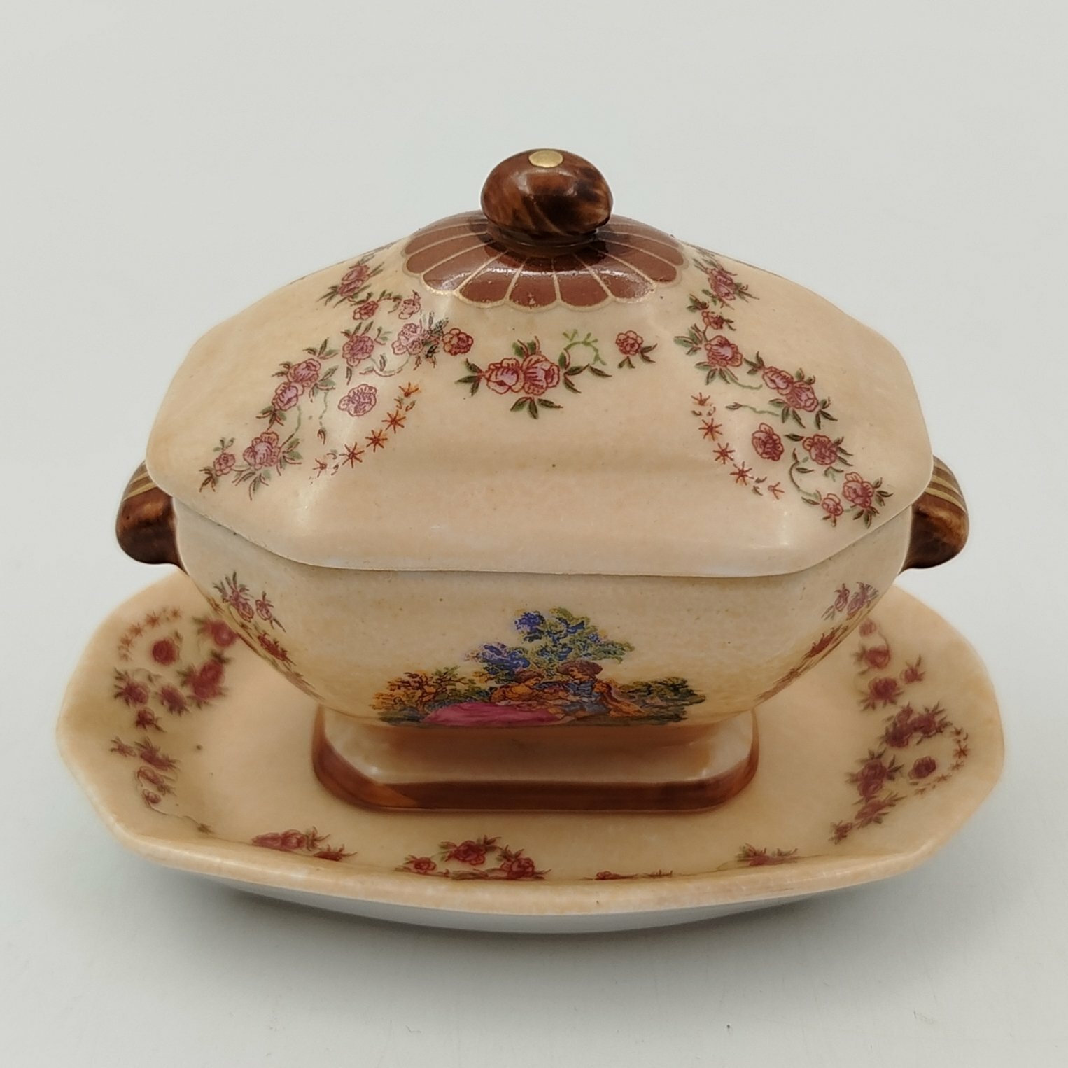 Солонка в виде супницы (миниатюрная) "Галантная сцена", "Porcelain Art", фарфор, деколь