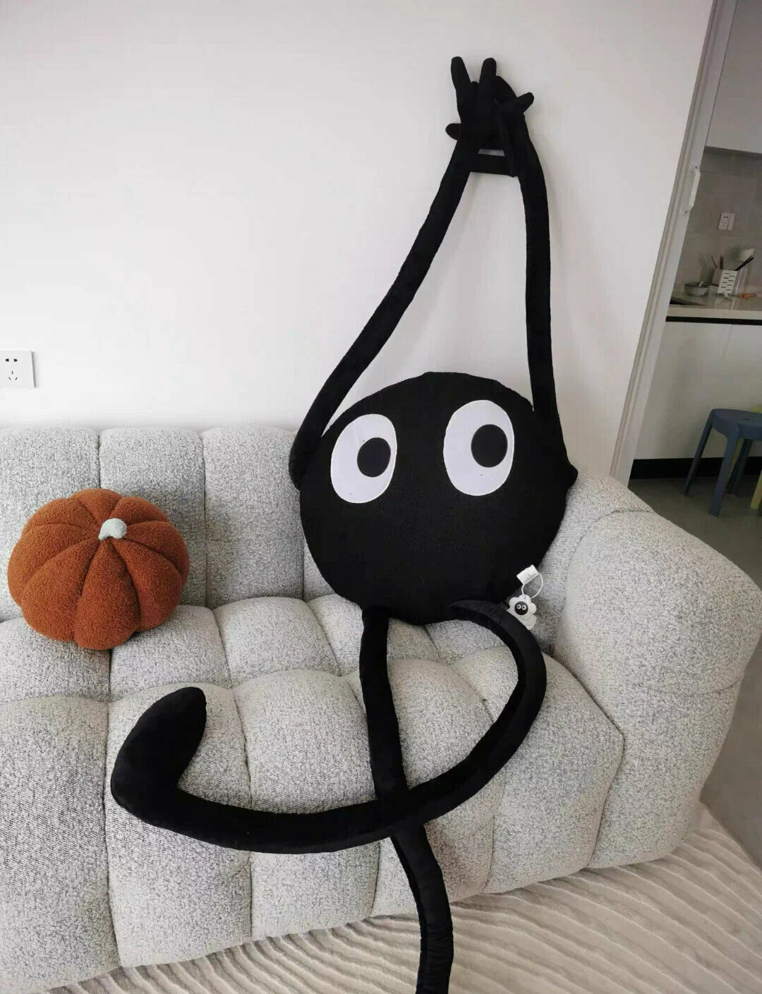 Плюшевая кукла-черный угольный ком с длинными ногами, 175cm, Черный Мягкие игрушкиМягкая игрушка-подушка