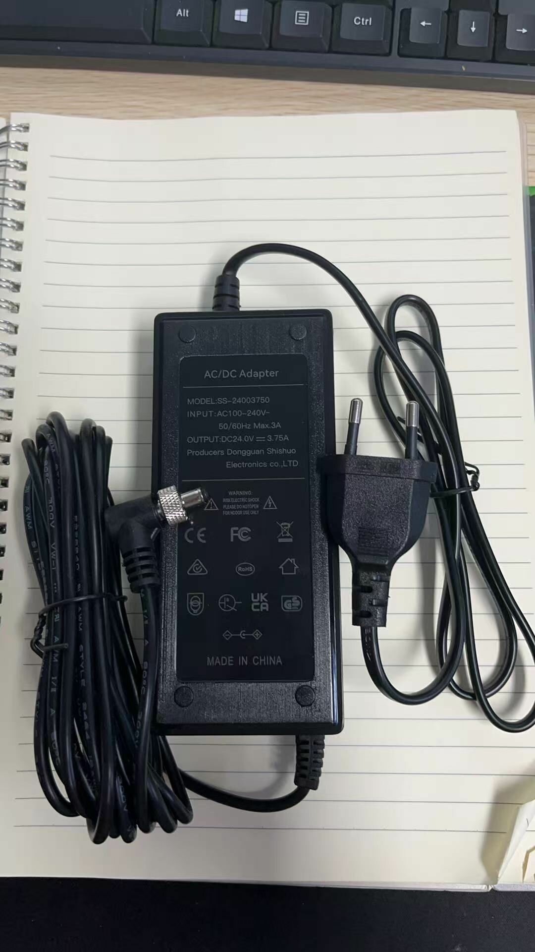 Блок питания для роботов мойщиков окон с винтовым креплением Г-образный 24V-4A (3.75A) 4 метра