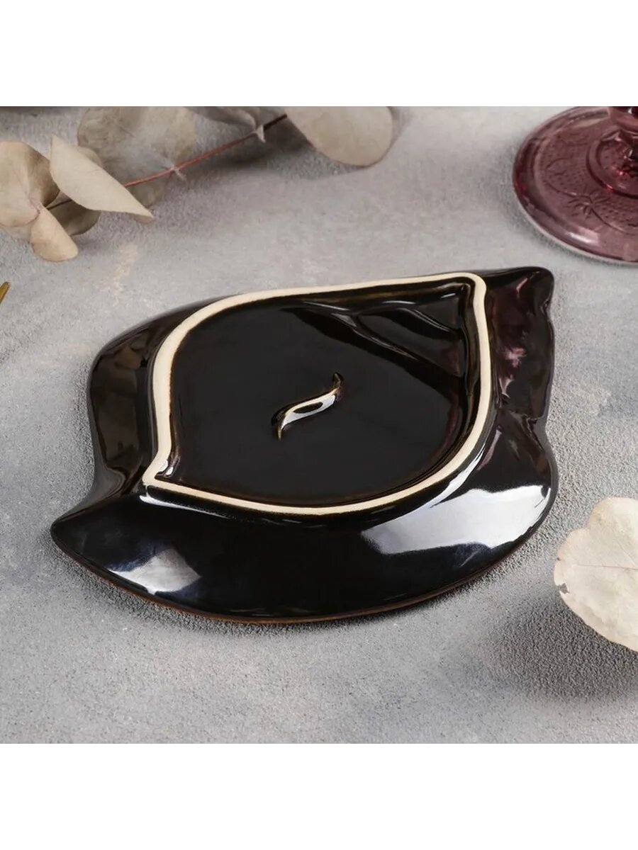 Керамическое блюдо-ракушка для сервировки