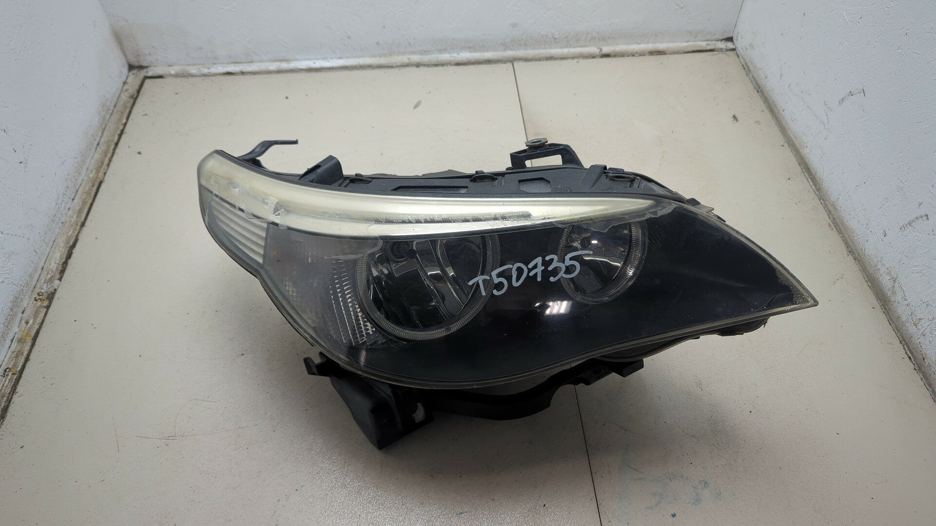 Фара (передняя) правая BMW 5 E60 Б/У