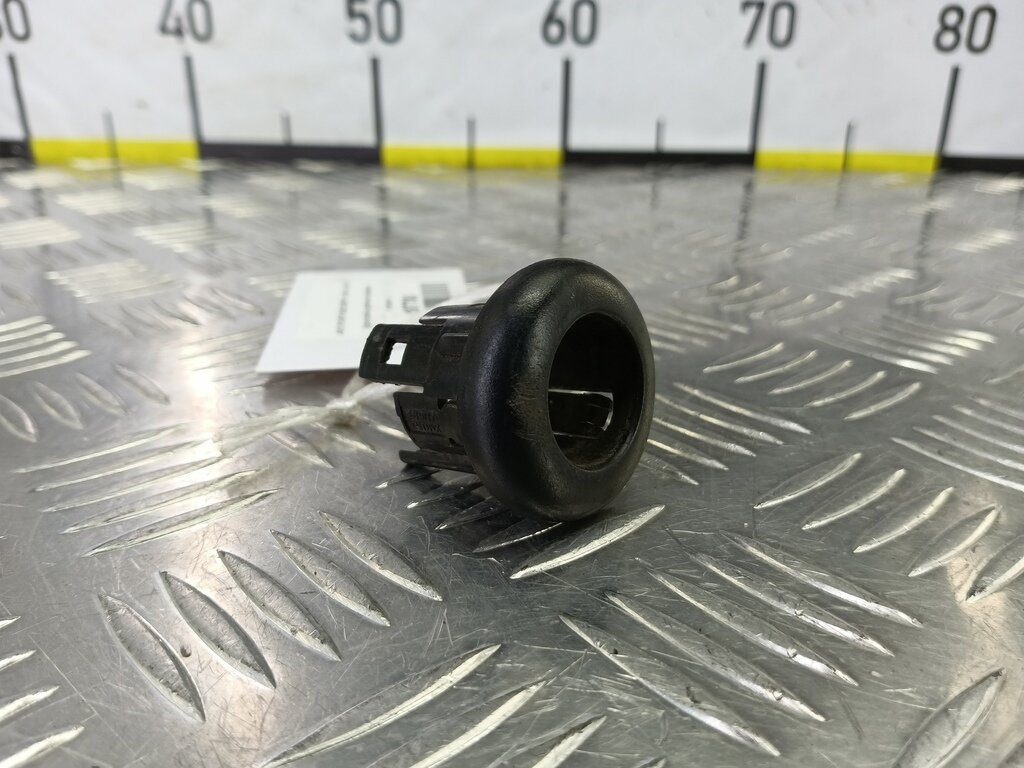 Кронштейн датчика парковки Б/У для LAND ROVER DISCOVERY III (2004—2009) VTJ000110