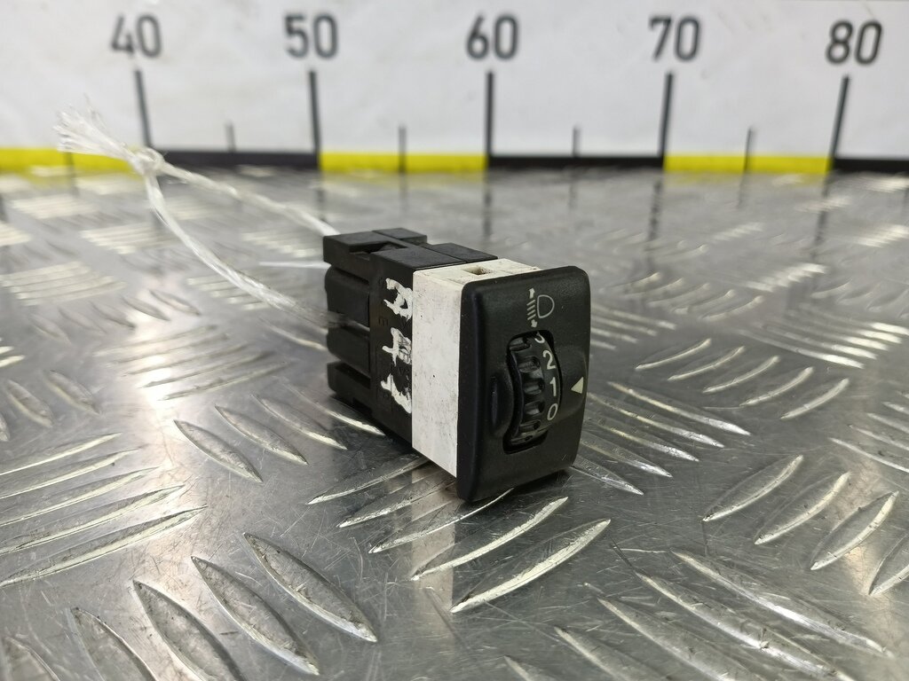 Кнопка регулировки фар Б/У для SUZUKI JIMNY III рестайлинг (2005—2012) 35180-64G00