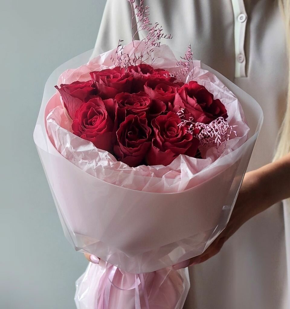 Цветы живые букет из роз "Бархатное пламя" от Flor2u , 40 см