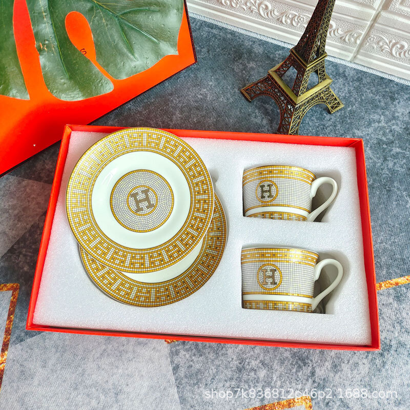 Набор кофейных чашек и блюдец в европейском стиле, ретро, для послеобеденного чая, пара для лучших друзей, двойная чашка и блюдце, для чайной комнаты или кафе