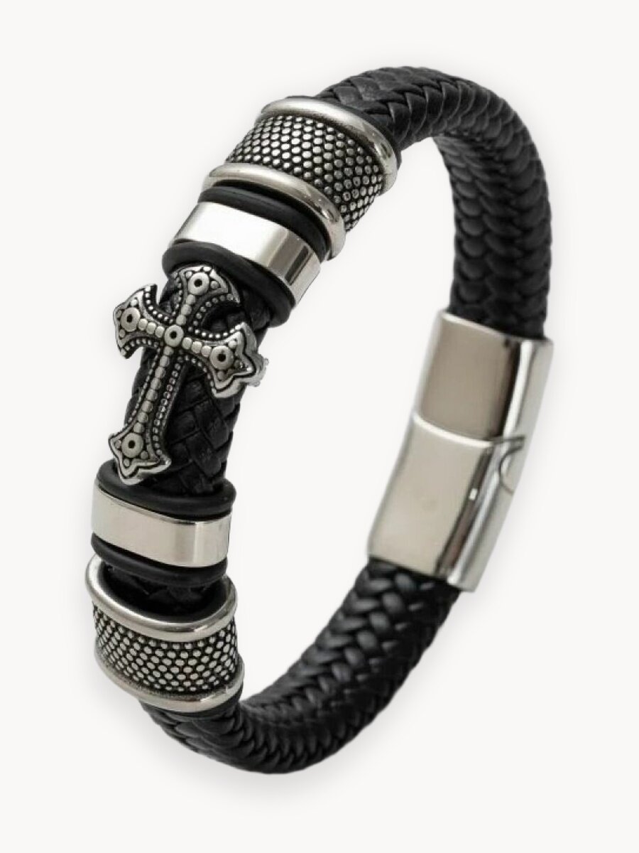 Плетеный браслет