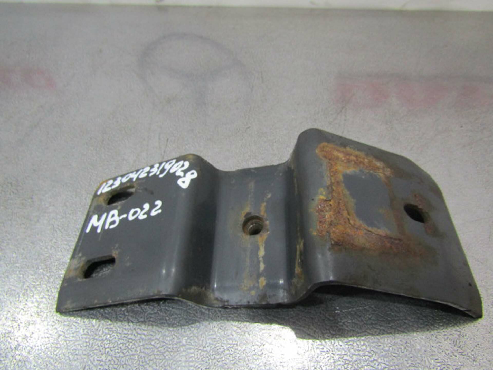 Скоба крепления крыла внутренняя Mercedes Axor, Actros