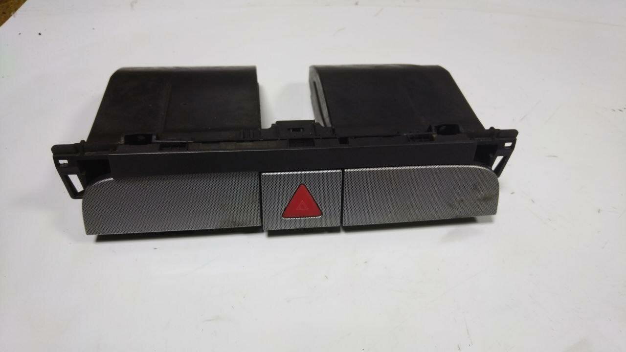 Бардачок Volkswagen Passat B6 (2005 - 2010) 3C0858407