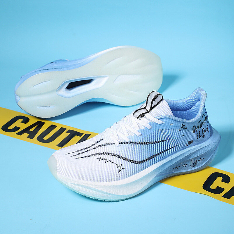 Кроссовки Enough