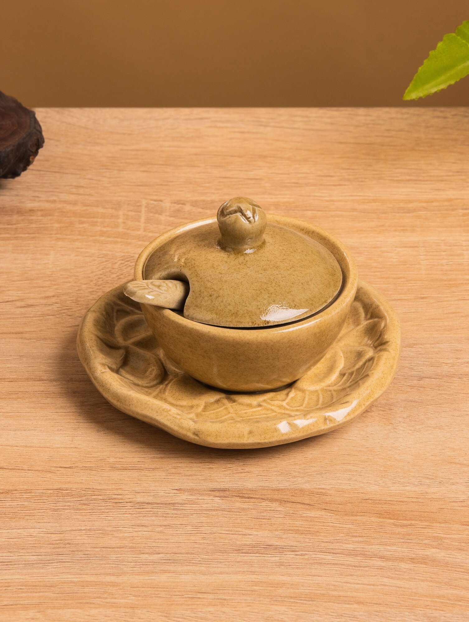 Соусник с крышкой на подставке «Флора», 11×11×7 см, керамика, бежевый