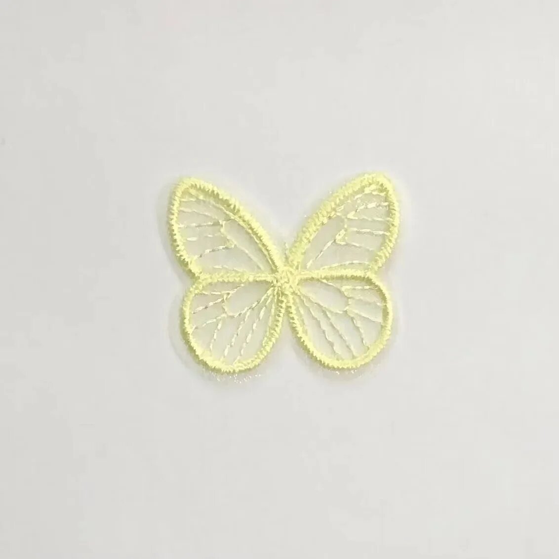 Многоцветные вышитые бабочки-аппликации 40 мм Светло-желтый, C001-03-10Pcs