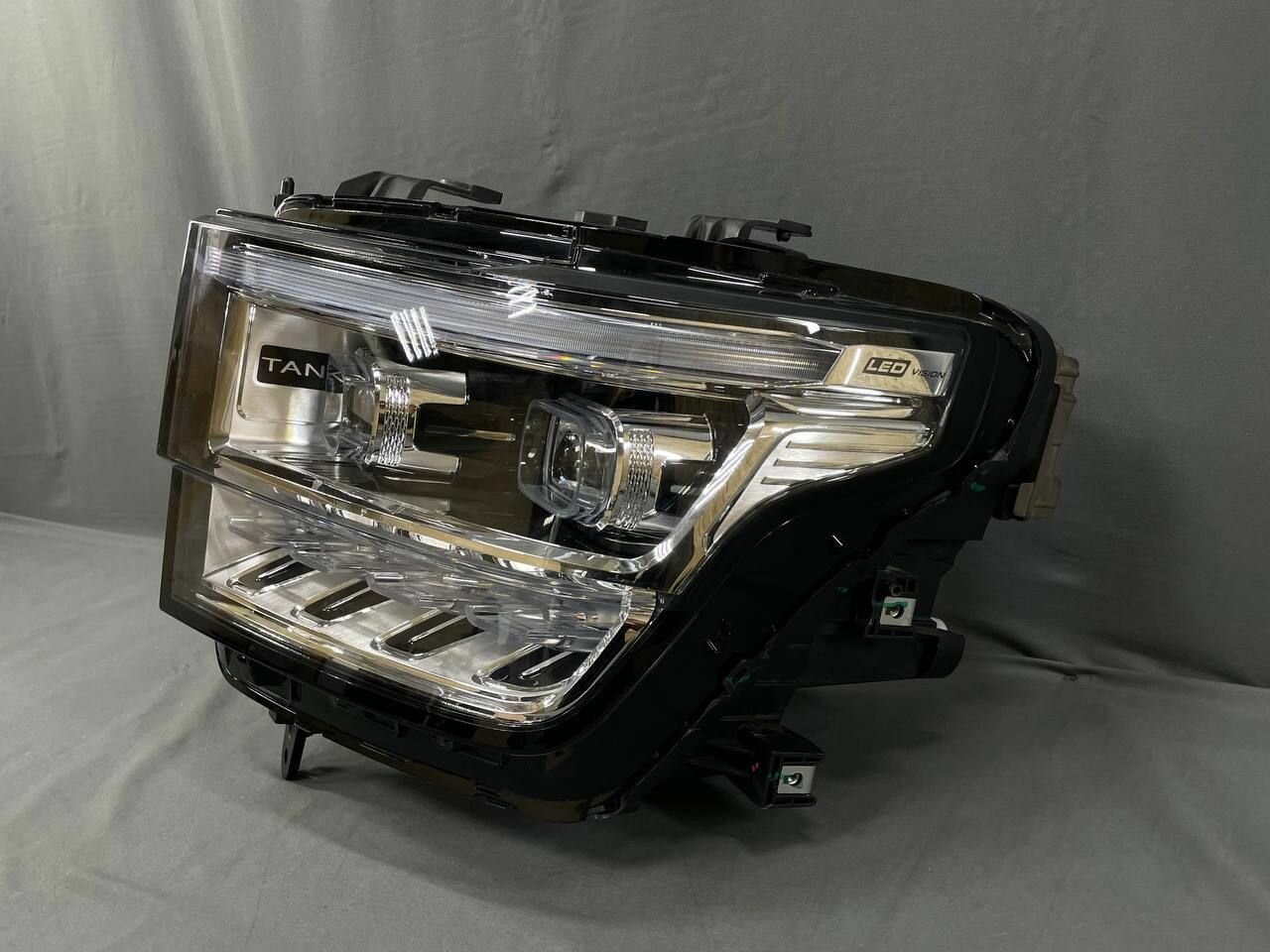 Фара левая Tank 500